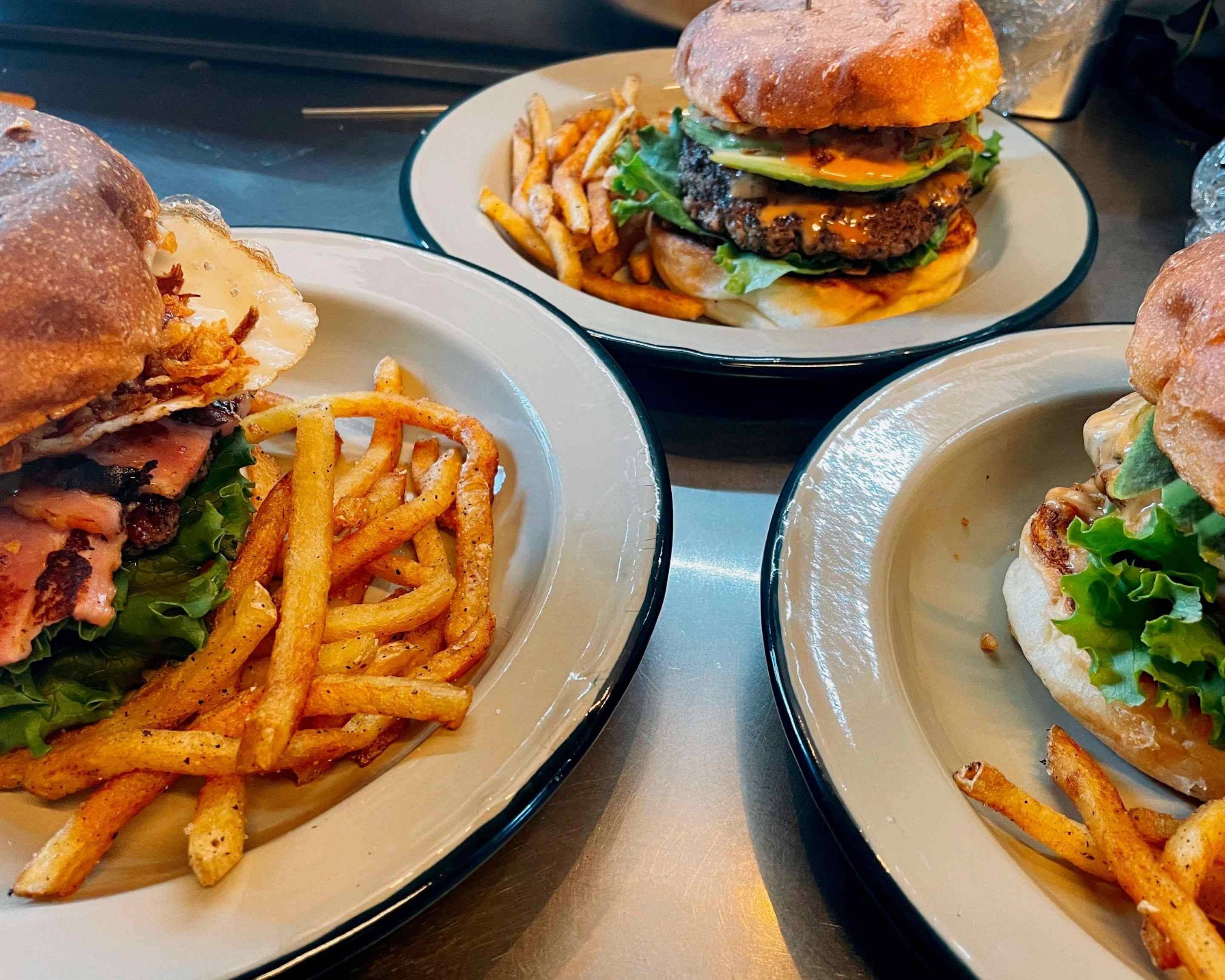 gate camp burgerのデリバリー ・持ち帰り| メニューを見る |東京 で 配達| ウーバーイーツ