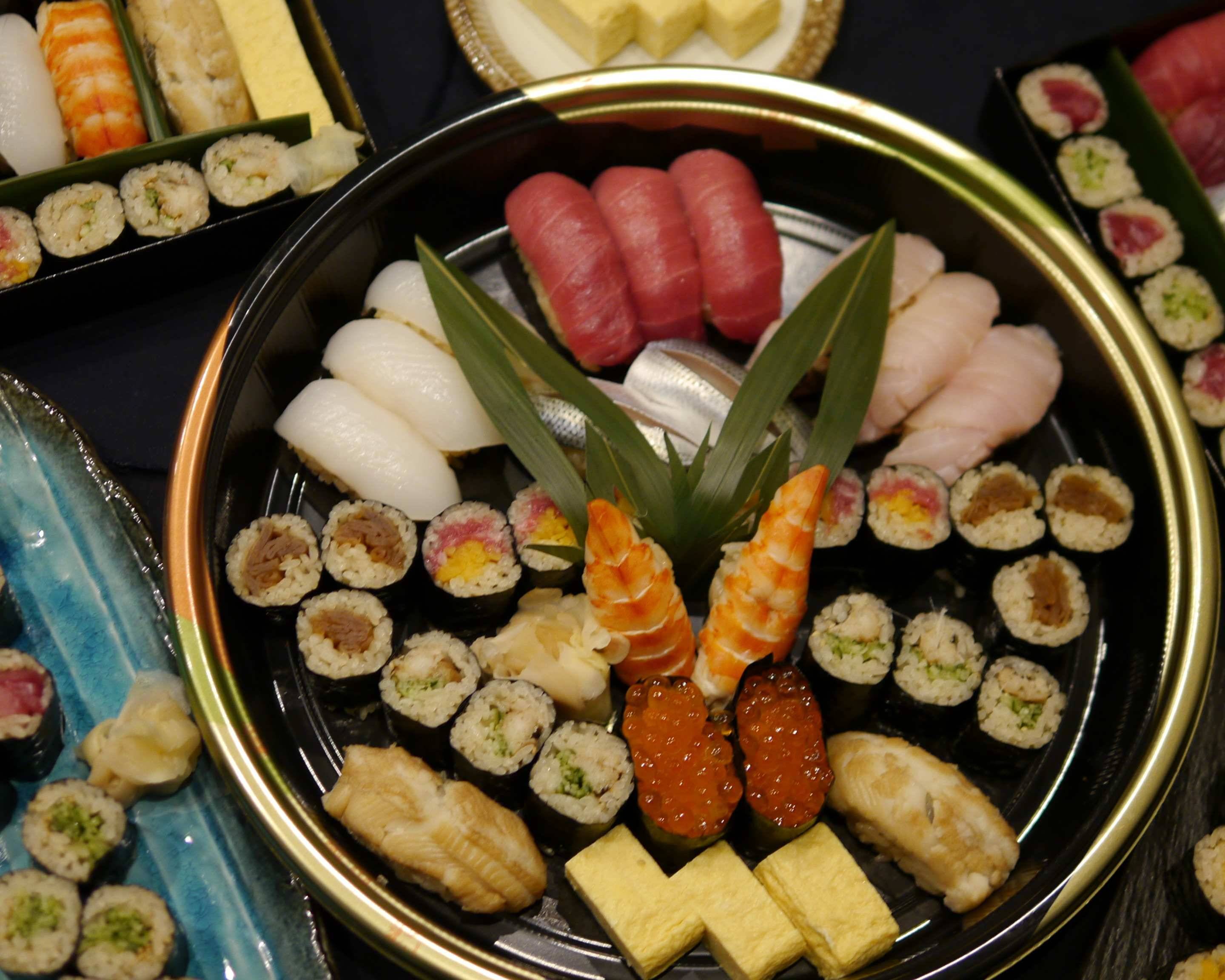 お持ち帰り鮨専門店 鮪と小肌と穴子とそれから Takeaway sushi traditional edomae sushiの出前・宅配 ...