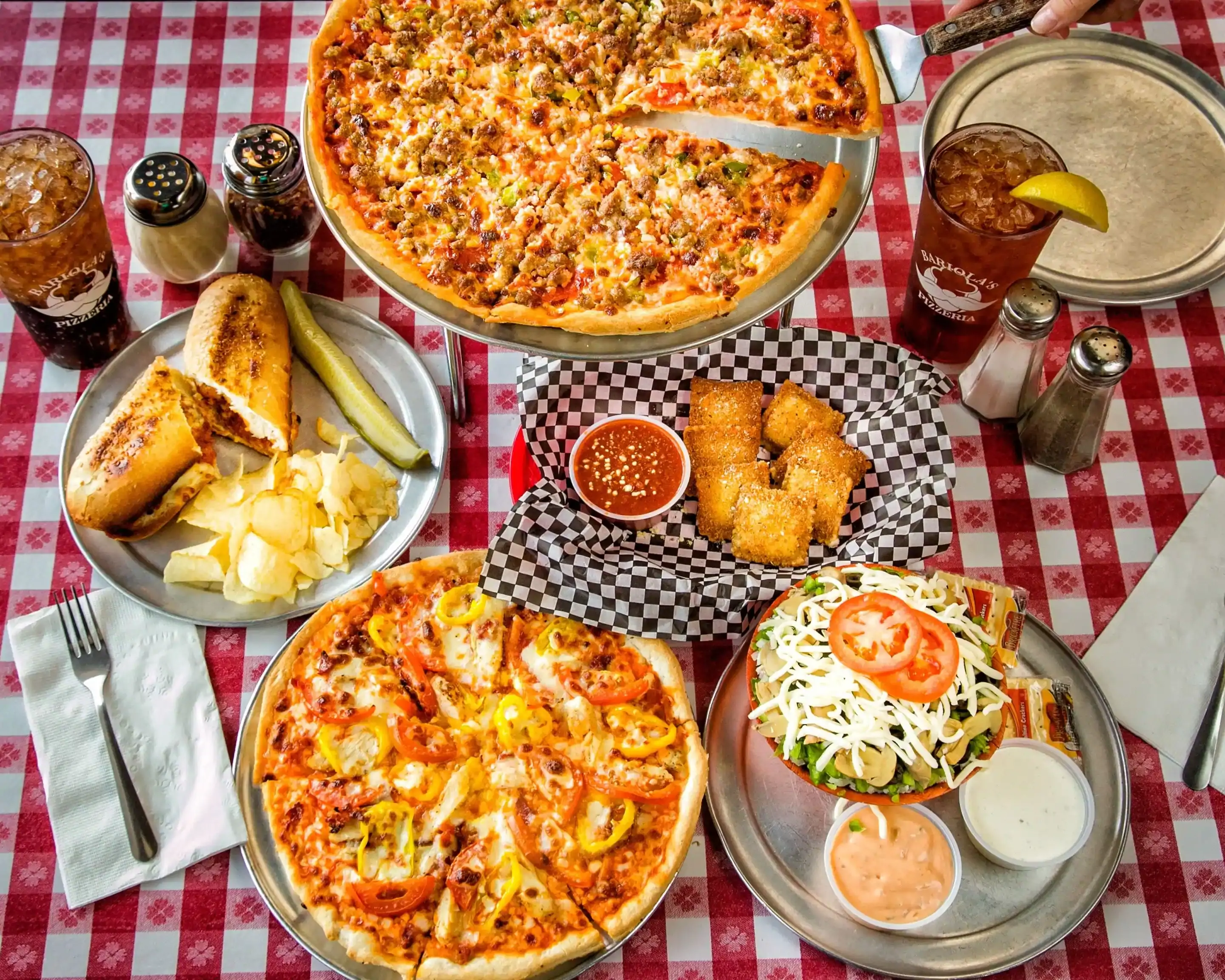 Foxes Pizza Den Menu Berlin • Order Foxes Pizza Den Delivery Online ...