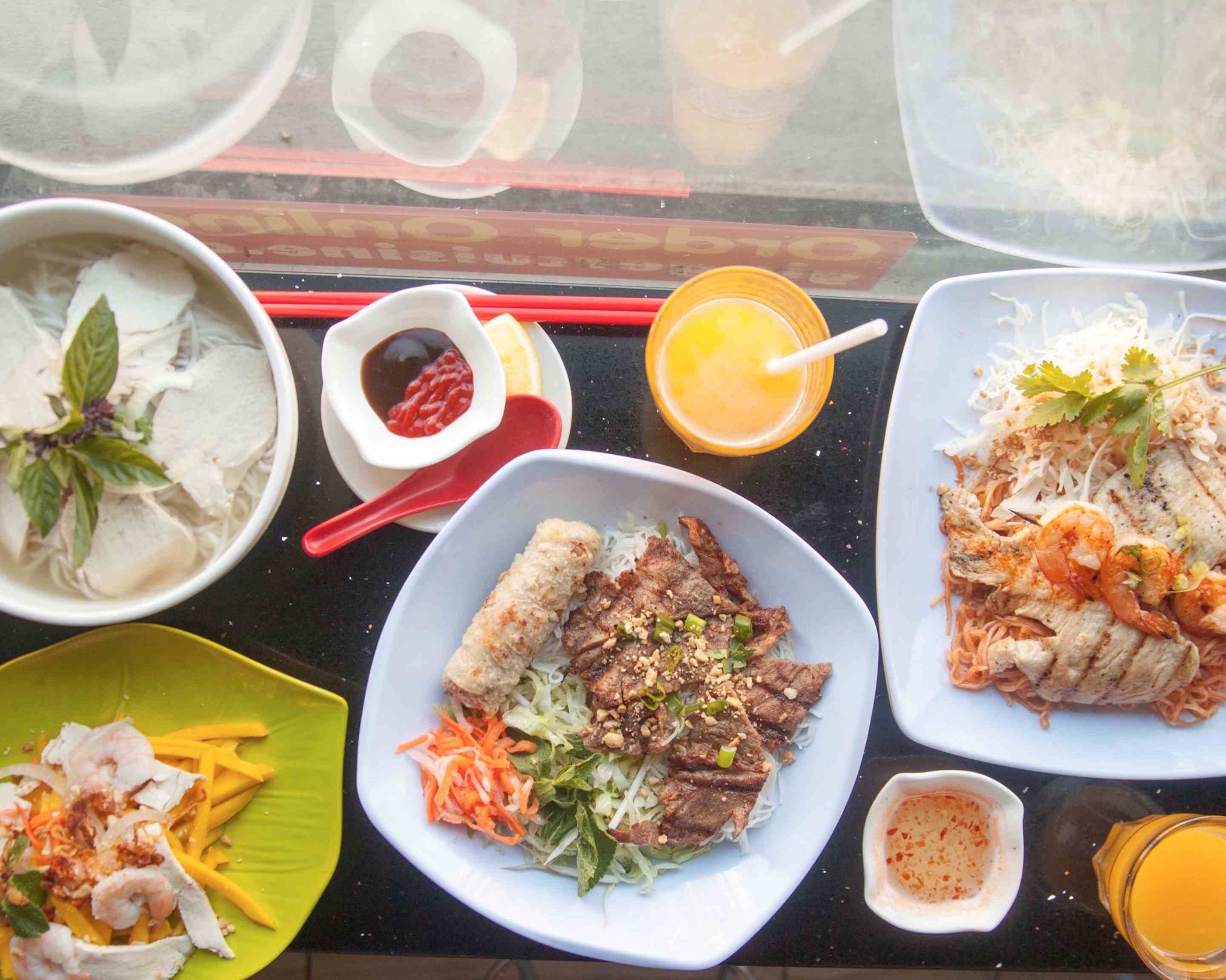 Order Ginger (Church) Restaurant Delivery【Menu & Prices】| Toronto ...