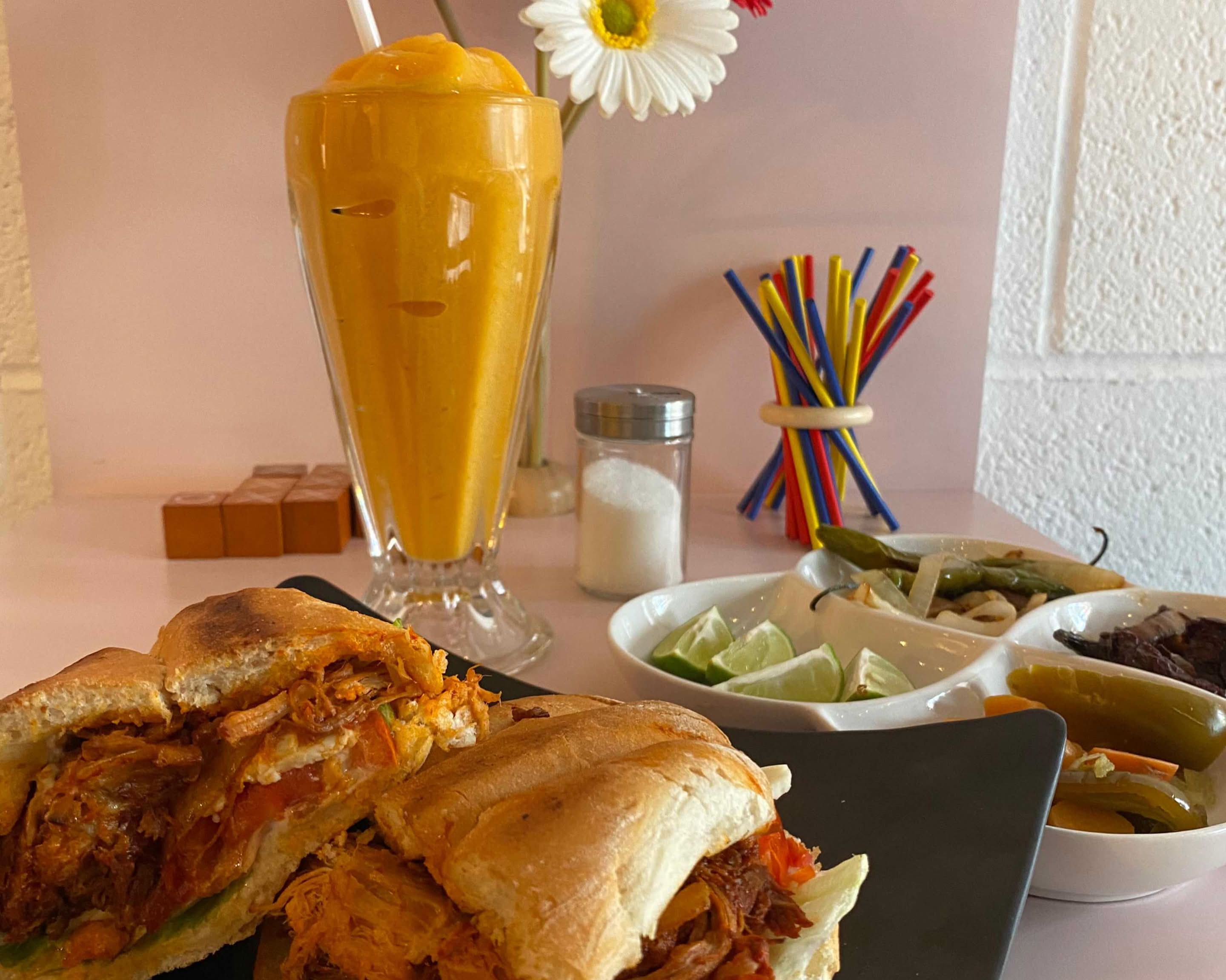 HOLA CAFE (Queretaro) Menú a Domicilio【Menú y Precios】Querétaro | Uber Eats