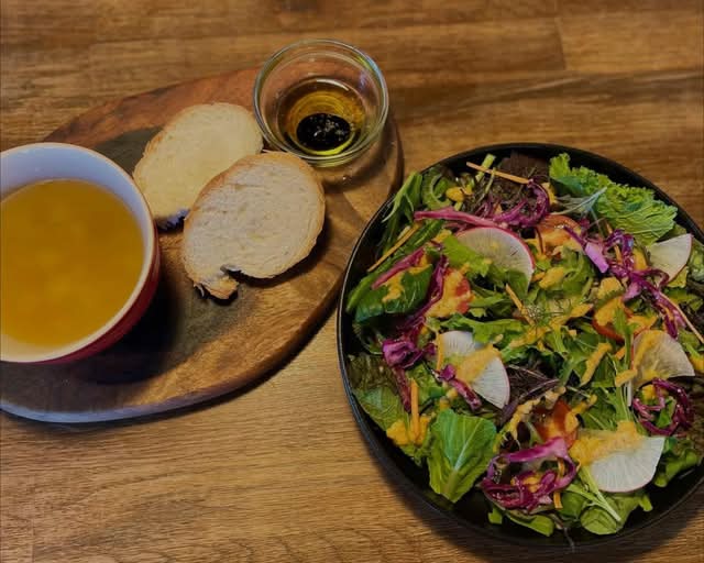 『葉山一色BASE』Cafe Lounge / Dinner & Activitiesの出前・宅配・テイクアウトメニュー | ウーバーイーツ