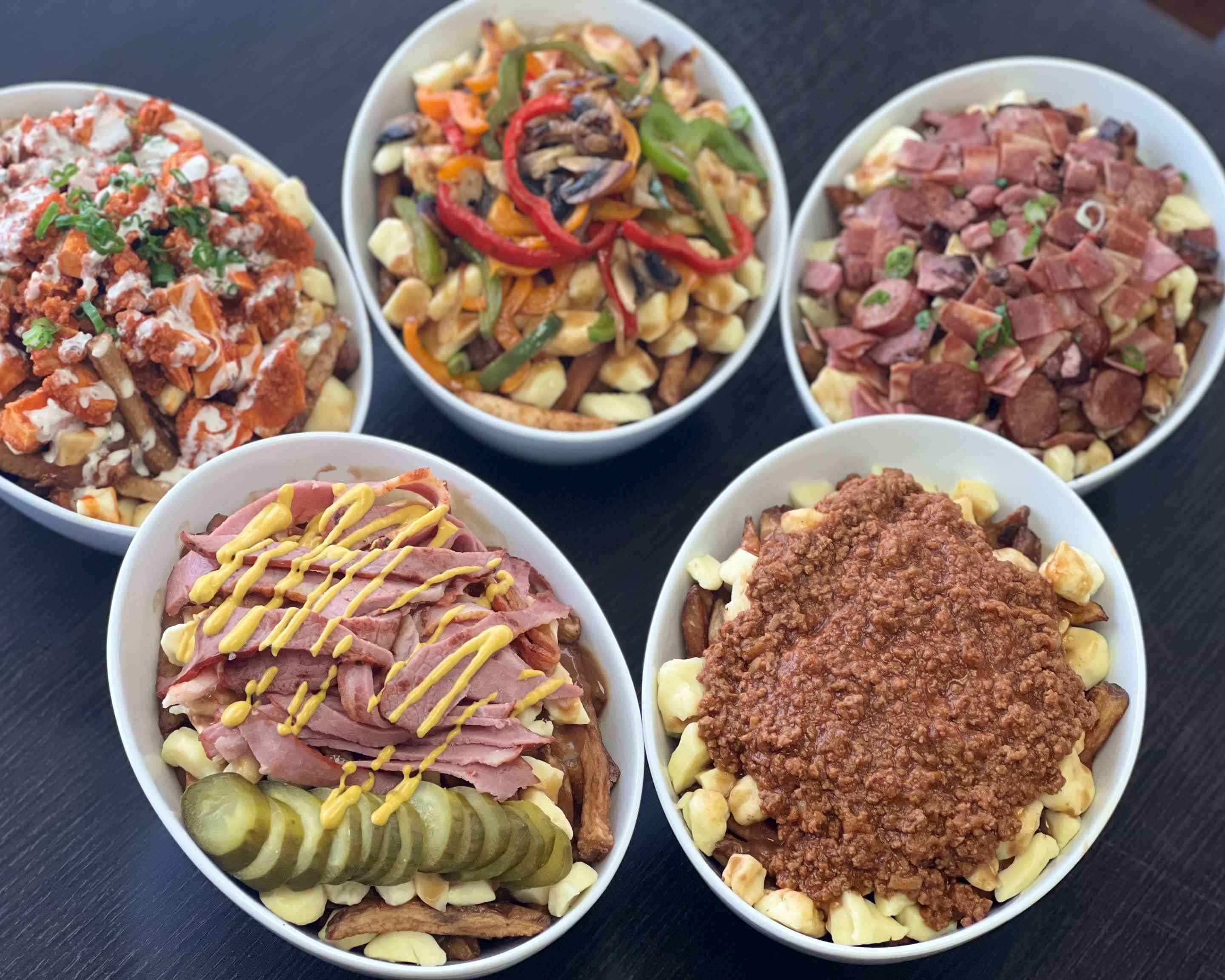 Order Poutine Ultime (Chemin Gascon) Restaurant Delivery【Menu & Prices ...