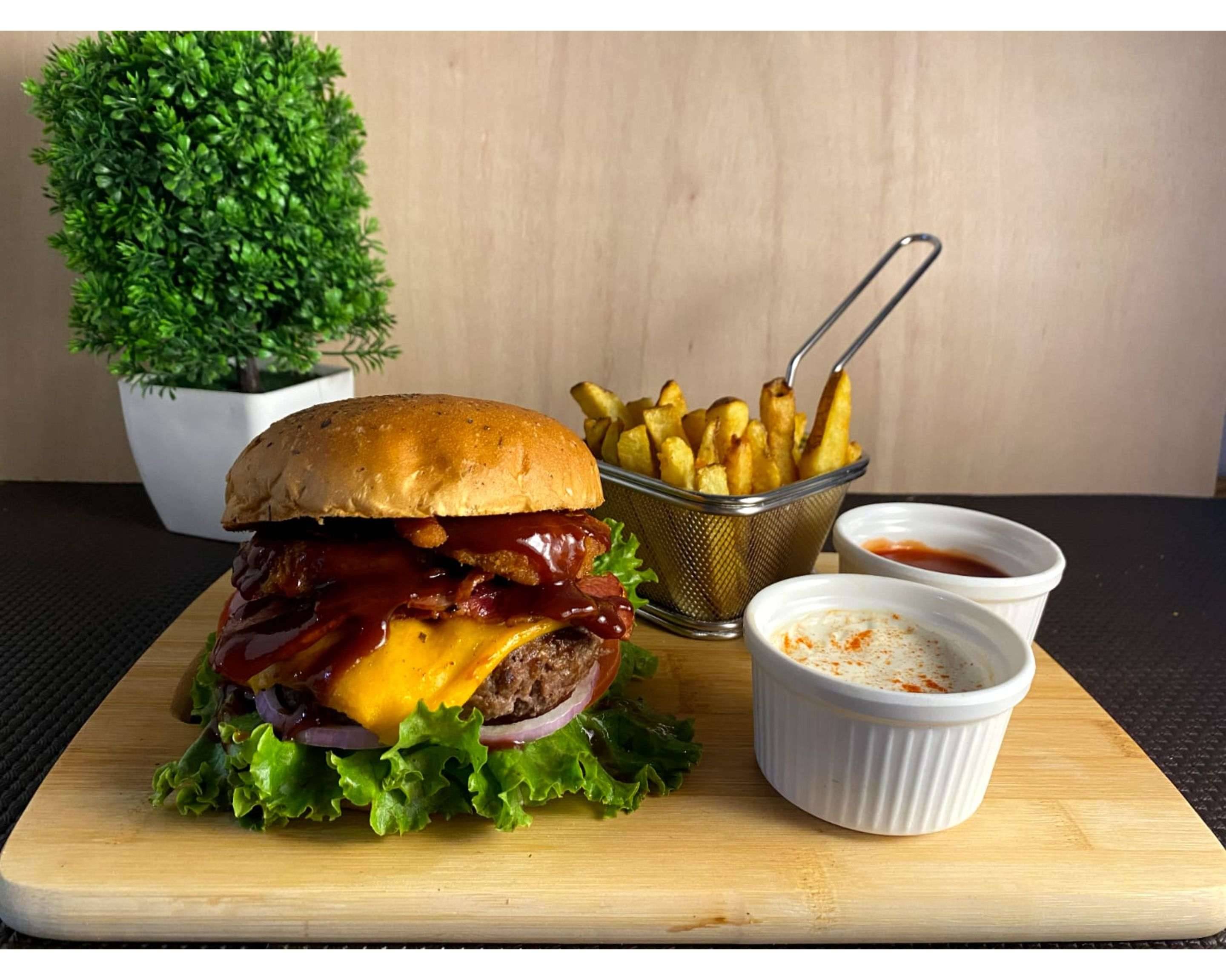 Ray's Burgers & Wings a domicilio en Guayaquil | Menú y precios | Uber Eats