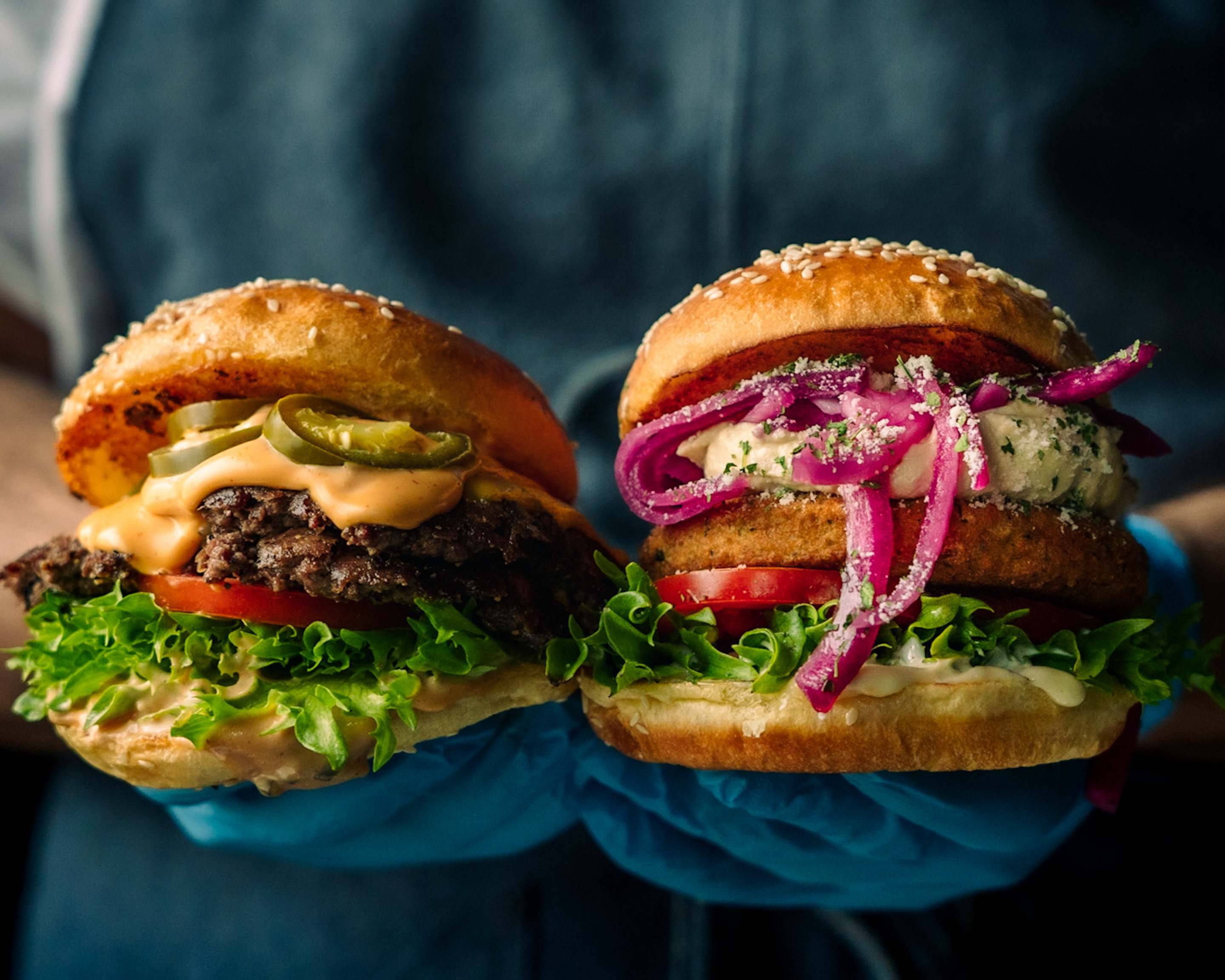 Beställ från Mums Burgers – meny och priser – hemkörning i Stockholm ...