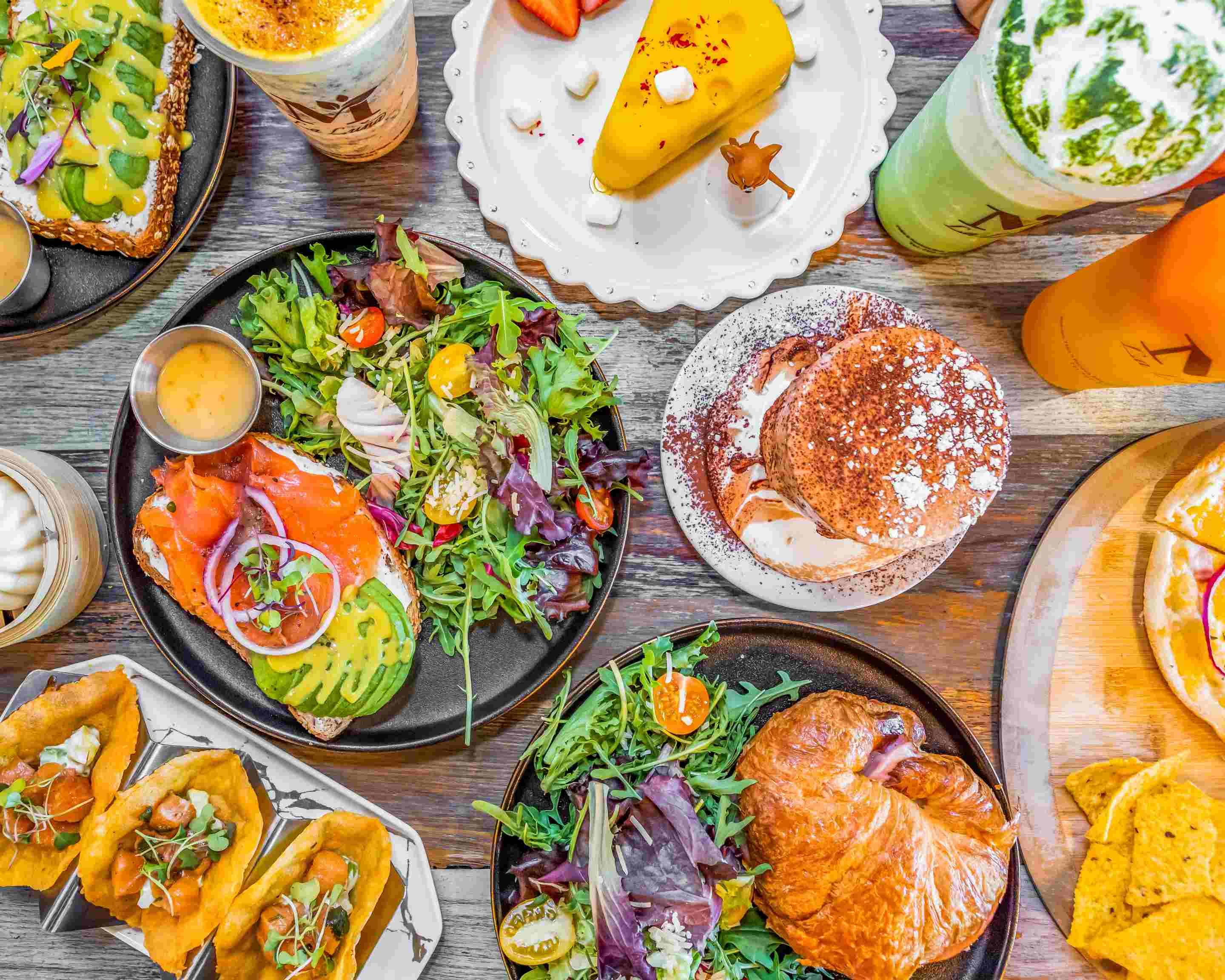 La Luna Tea and Dessert Bar - S Rainbow Menu Las Vegas • Order La Luna ...