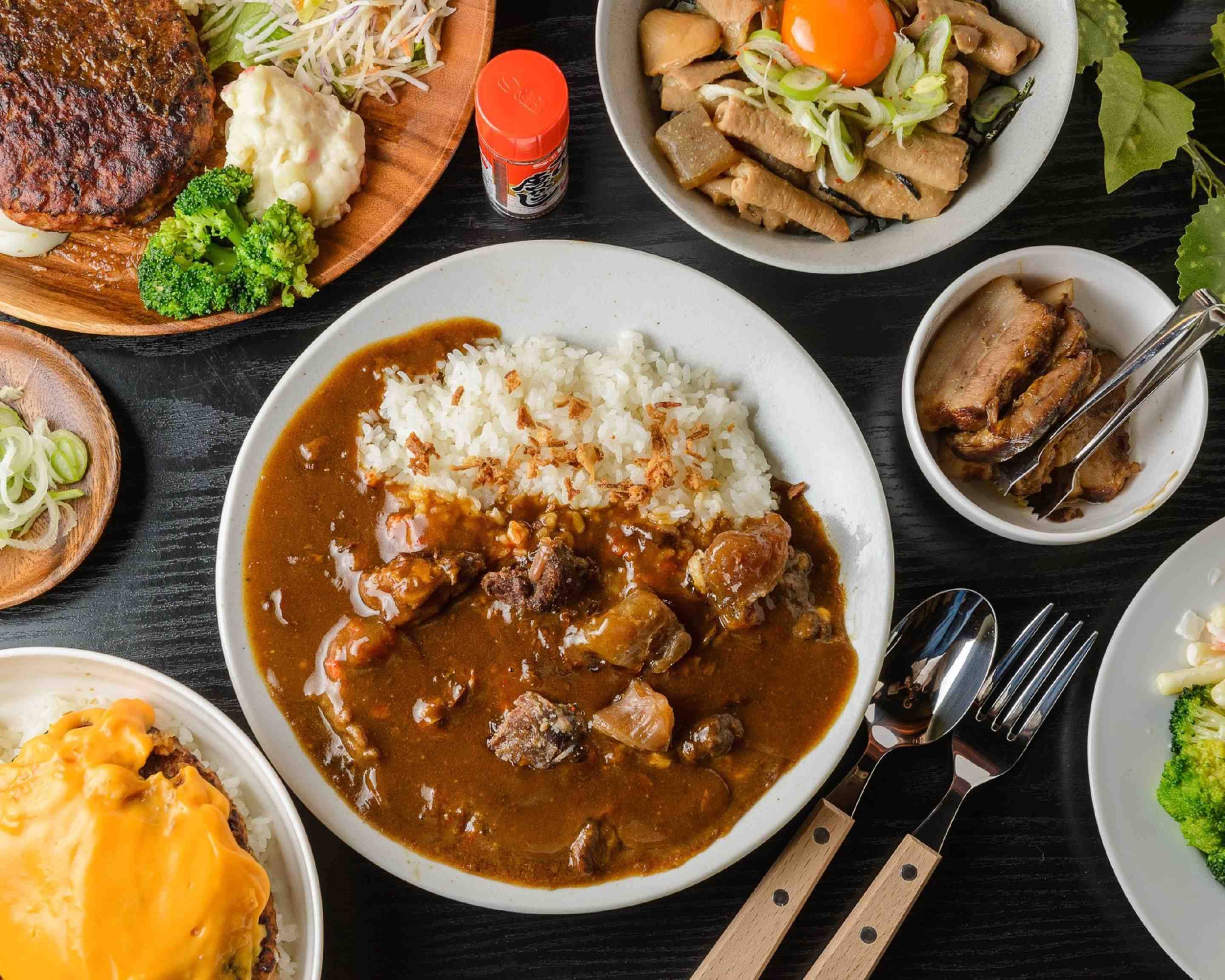 特選！国産牛すじカレー 大久保百人町食堂 ほのほの Hyakunin-cho Diningの出前・宅配・テイクアウトメニュー | ウーバーイーツ