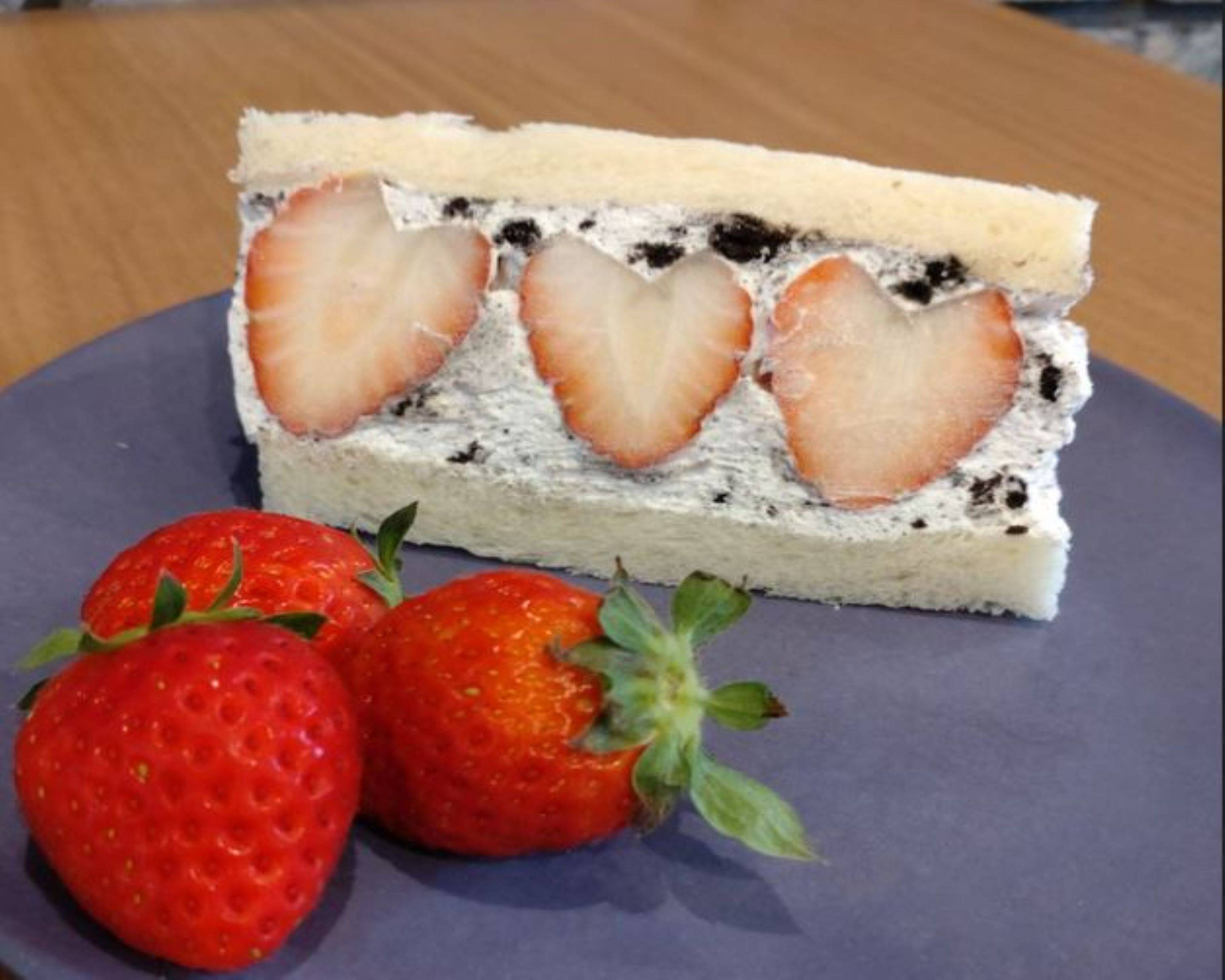 フルーツサンドとかき氷 ラ・クンチーナ豊見城店 FruitSand Tokaki Goori La Kunchina Tomigsten の ...