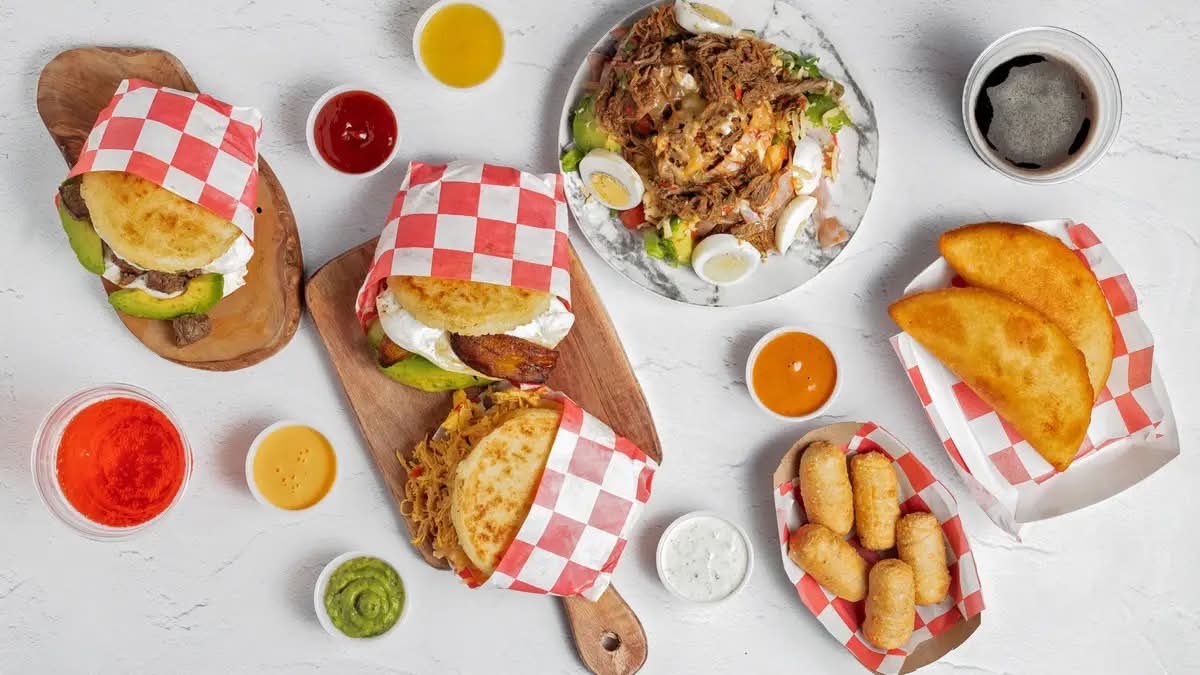 Order Lola's Venezuelan Fast Food (Fort Lauderdale) Menu Delivery【Menu ...