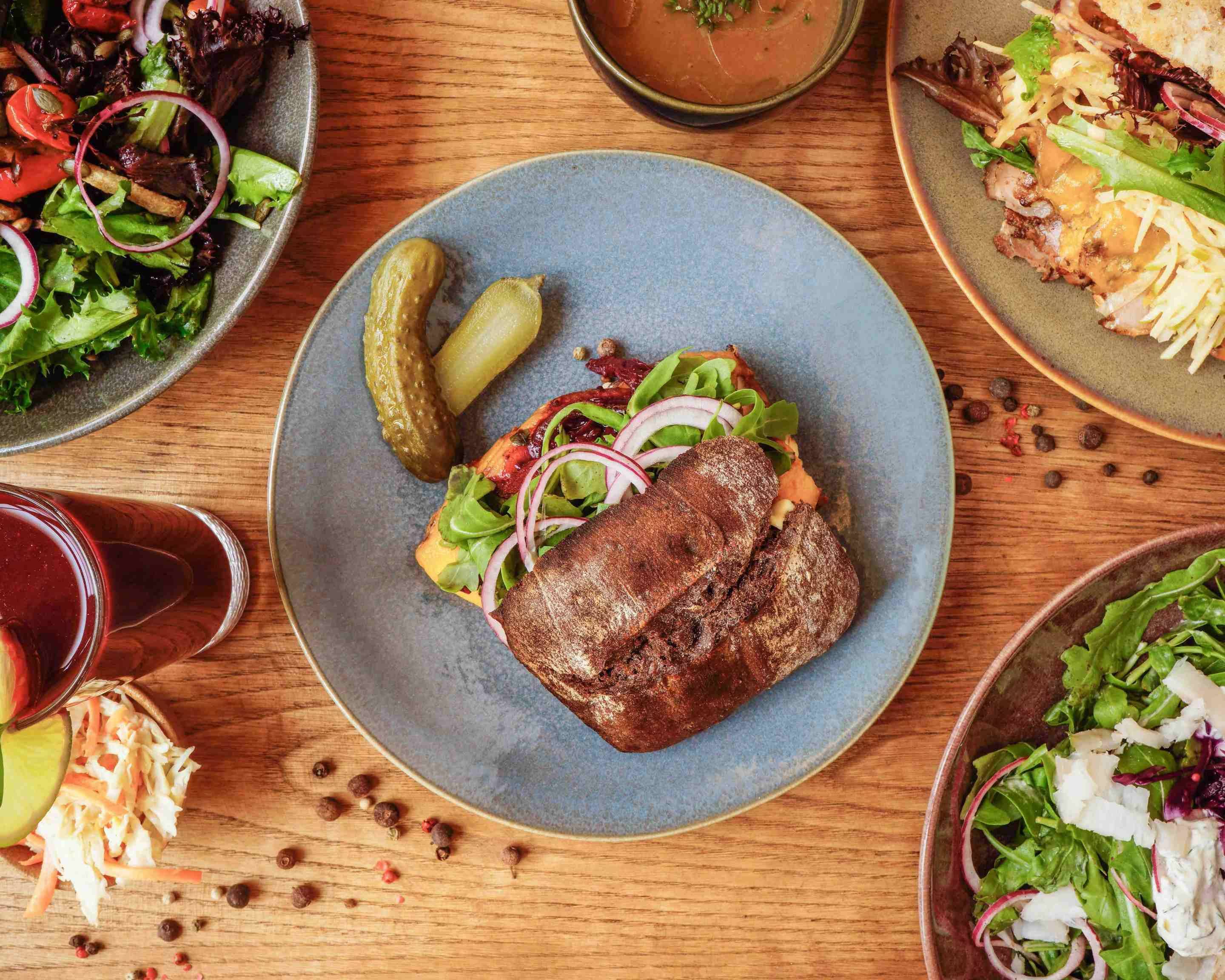 Entregas de Deli Deli, Mighty Food for Mighty People em Porto – Menu e ...