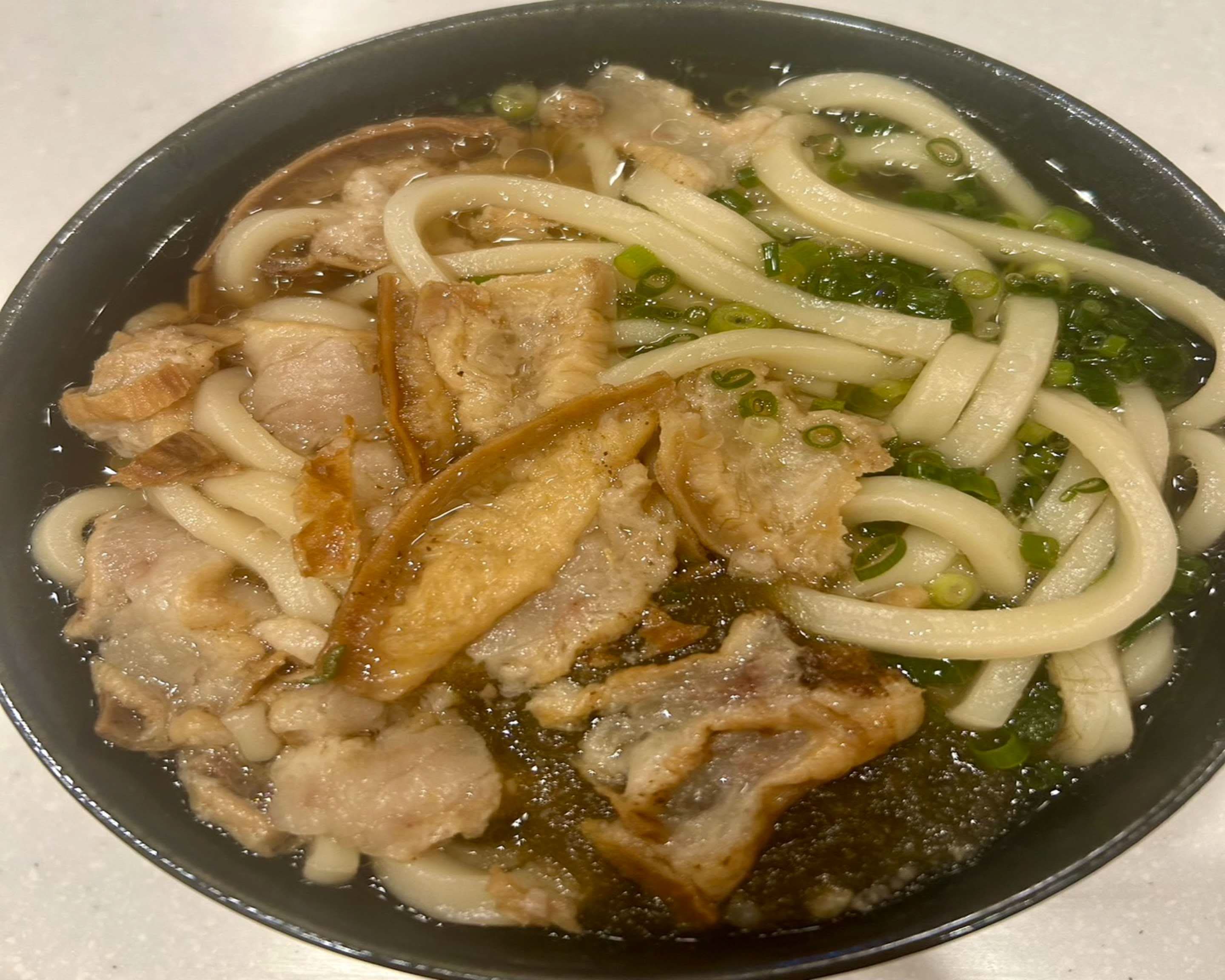 [牛モツたっぷり！] かすうどん専門店 つんつるてん 新宿店 [Plenty of beef offal!] Kasu udon ...