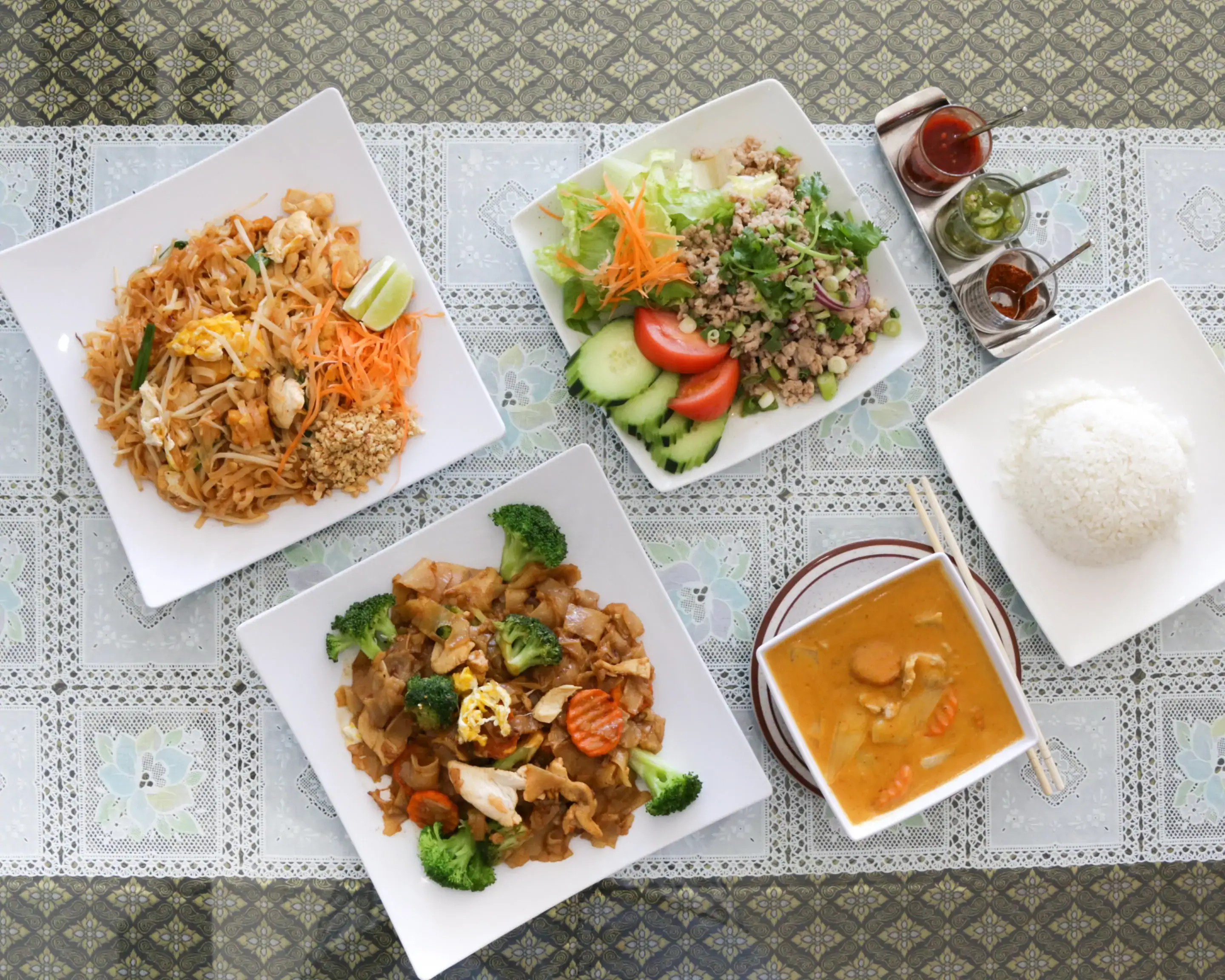 Commander d'un DEK SEN CUISINE THAÏLANDAISE (4621 Rue St-Denis)【Menu et prix】| Montréal | Uber Eats