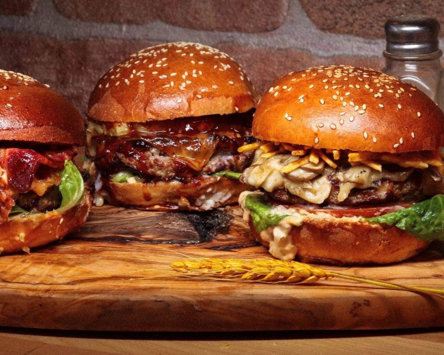 Commander d'un KBF KEBAB BURGER【Menu et prix】| Montréal | Uber Eats