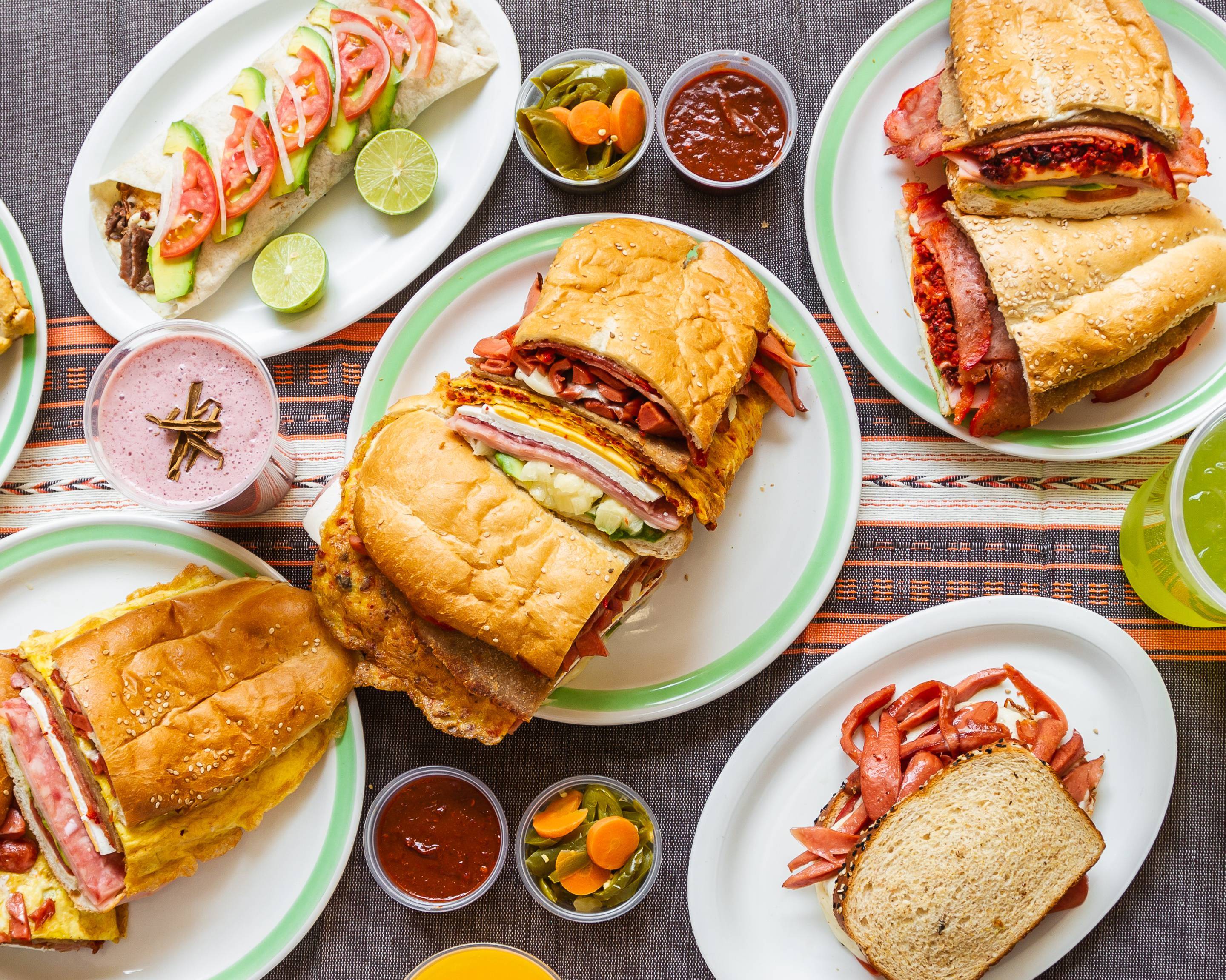 Super Tortas Gigantes Los Cuñados (Mexico City) Menú y Precios - Pide a ...