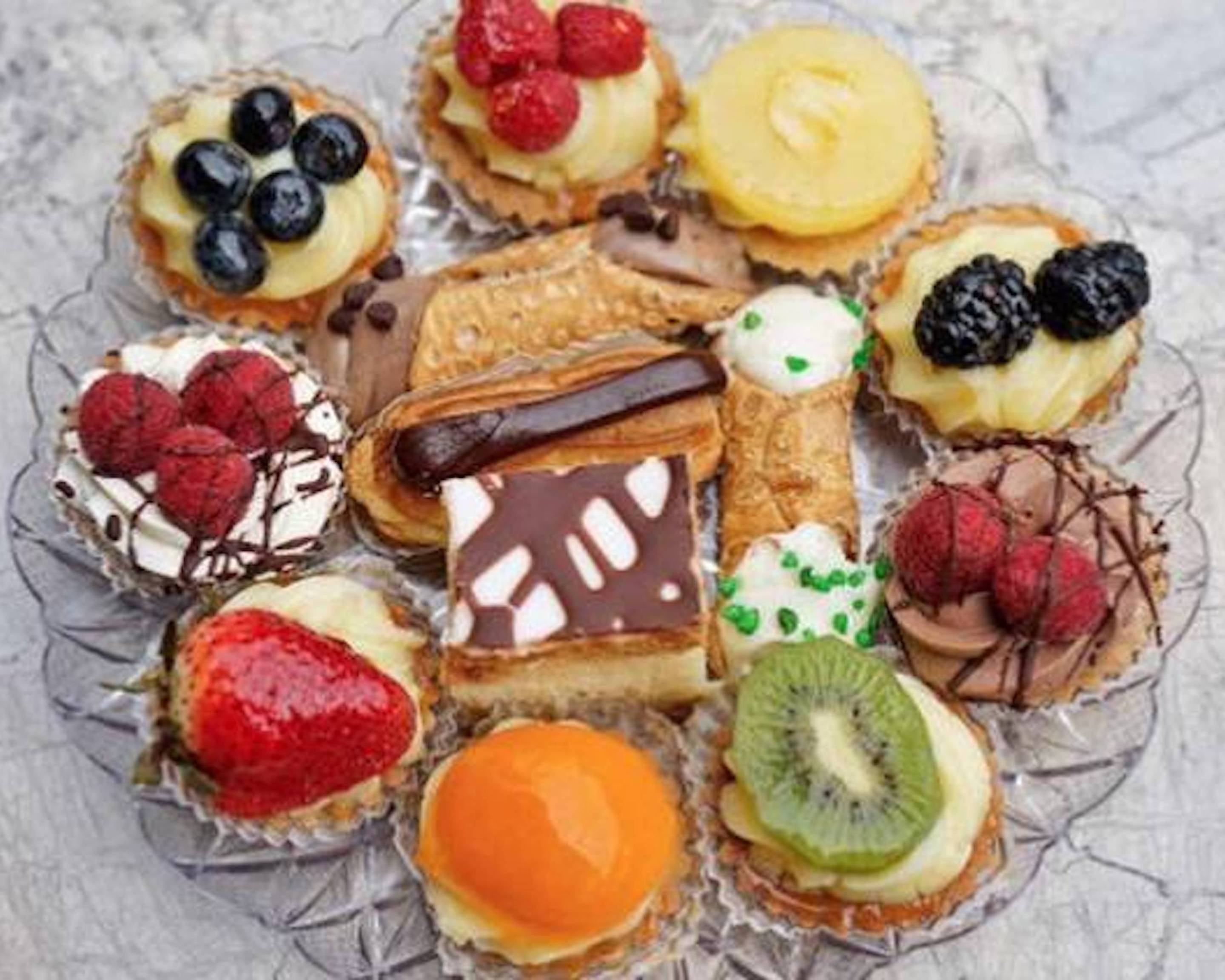 Order Veniero's Pastry Menu Delivery in New York | Menu & Prices | Uber ...