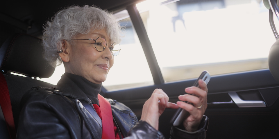 Llega Uber Seniors a Argentina para facilitar los viajes de los adultos ...